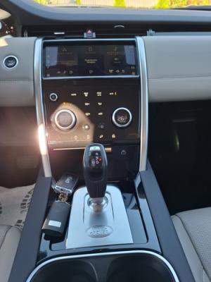 Grey Land Rover Discovery Sport 2022 in Mustvee, with an engine capacity of 0.00 L and mileage of 0 thousand km for 27500 €, photo 12 on AUTOMOTO.COM.LV