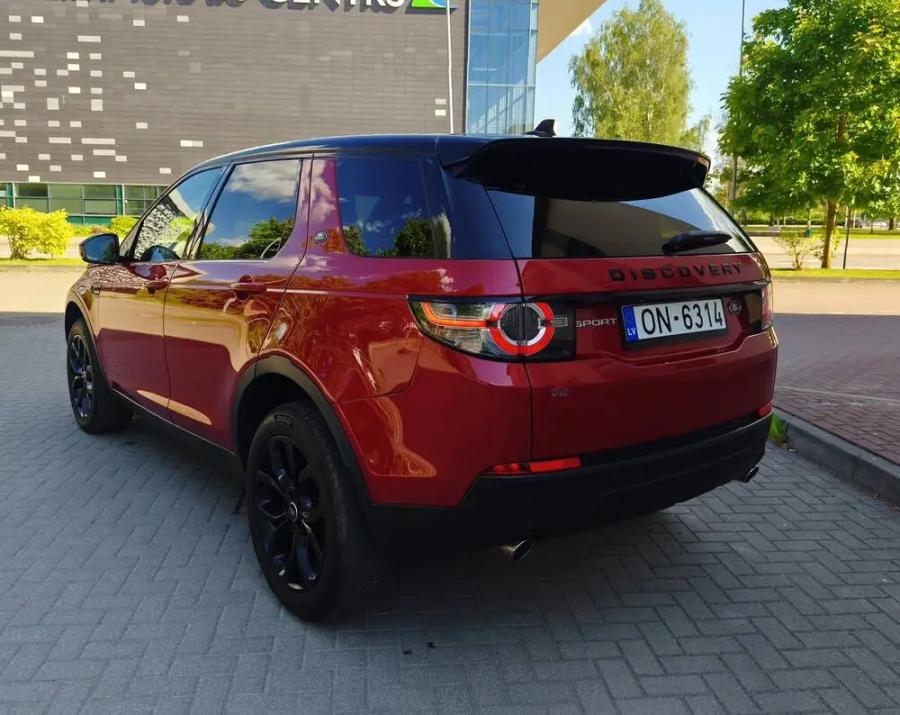 Red Land Rover Discovery Sport 2015 in Jelgava, with an engine capacity of 2.00 L and mileage of 183 thousand km for 10990 €, photo 3 on AUTOMOTO.COM.LV