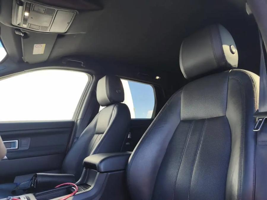 Red Land Rover Discovery Sport 2015 in Jelgava, with an engine capacity of 2.00 L and mileage of 183 thousand km for 10990 €, photo 12 on AUTOMOTO.COM.LV
