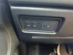 Red Land Rover Discovery Sport 2015 in Jelgava, with an engine capacity of 2.00 L and mileage of 183 thousand km for 10990 €, photo 18 on AUTOMOTO.COM.LV