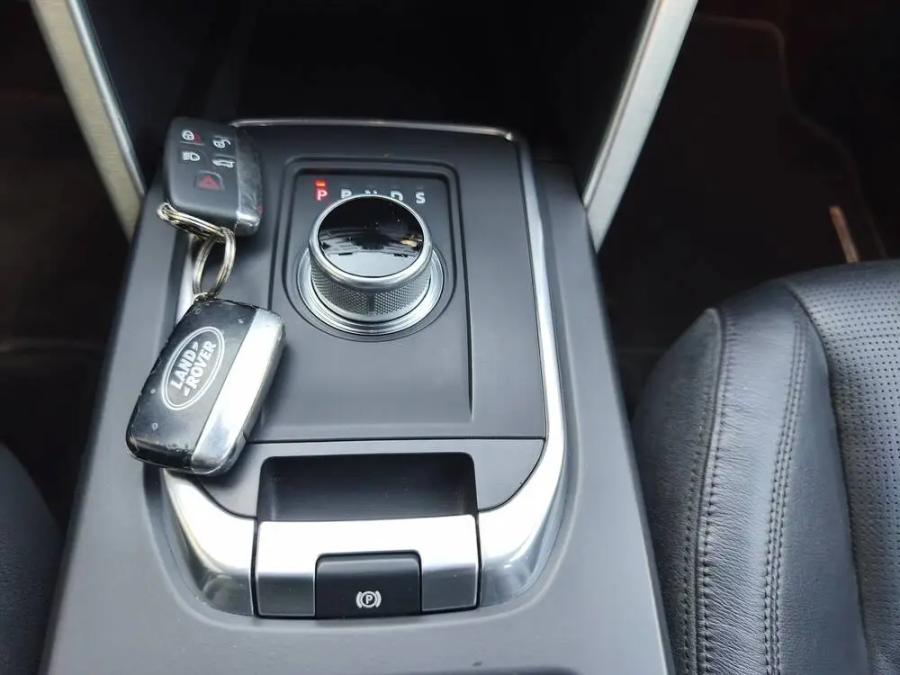 Red Land Rover Discovery Sport 2015 in Jelgava, with an engine capacity of 2.00 L and mileage of 183 thousand km for 10990 €, photo 25 on AUTOMOTO.COM.LV
