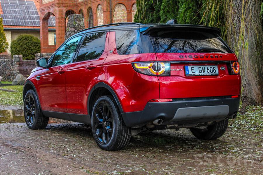 Red Land Rover Discovery Sport 2016 in Jelgava, with an engine capacity of 2.00 L and mileage of 127 thousand km for 13996 €, photo 3 on AUTOMOTO.COM.LV