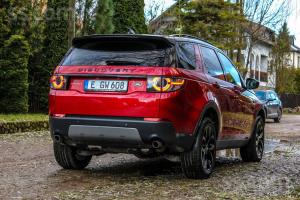 Red Land Rover Discovery Sport 2016 in Jelgava, with an engine capacity of 2.00 L and mileage of 127 thousand km for 13996 €, photo 4 on AUTOMOTO.COM.LV