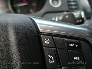 Red Land Rover Discovery Sport 2016 in Tallinn, with an engine capacity of 2.00 L and mileage of 124 thousand km for 10990 €, photo 20 on AUTOMOTO.COM.LV
