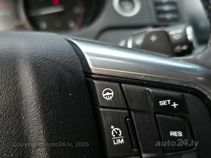 Red Land Rover Discovery Sport 2016 in Tallinn, with an engine capacity of 2.00 L and mileage of 124 thousand km for 10990 €, photo 20 on AUTOMOTO.COM.LV