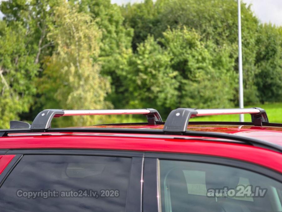 Red Land Rover Discovery Sport 2016 in Tallinn, with an engine capacity of 2.00 L and mileage of 124 thousand km for 10990 €, photo 22 on AUTOMOTO.COM.LV