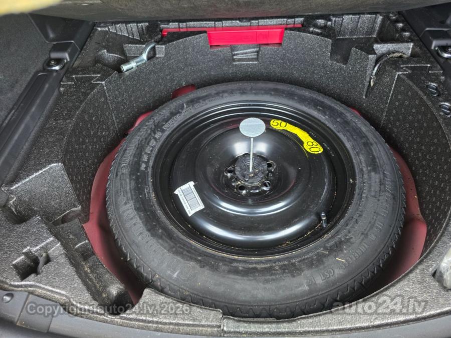 Red Land Rover Discovery Sport 2016 in Tallinn, with an engine capacity of 2.00 L and mileage of 124 thousand km for 10990 €, photo 27 on AUTOMOTO.COM.LV