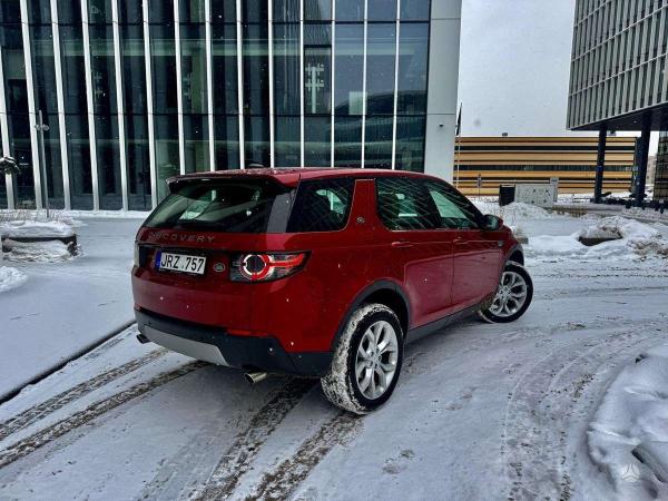 Red Land Rover Discovery Sport 2017 in Vilnius, with an engine capacity of 2.00 L and mileage of 195 thousand km for 12800 €, photo 4 on AUTOMOTO.COM.LV
