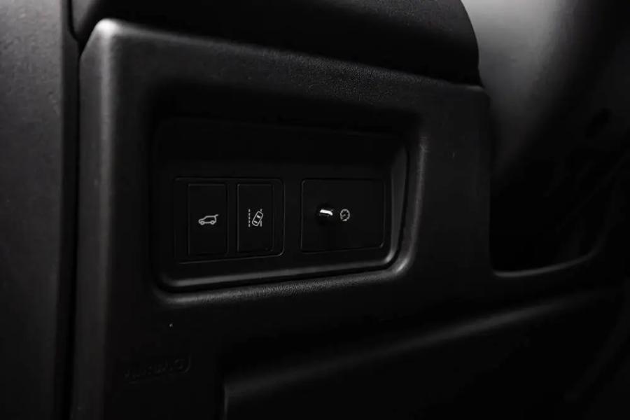 Красный Ленд Ровер Discovery Sport 2017 в Елгава, объемом двигателя 2.00 л и пробегом 181 тыс. км за 13900 €, фото 16 на AUTOMOTO.COM.LV