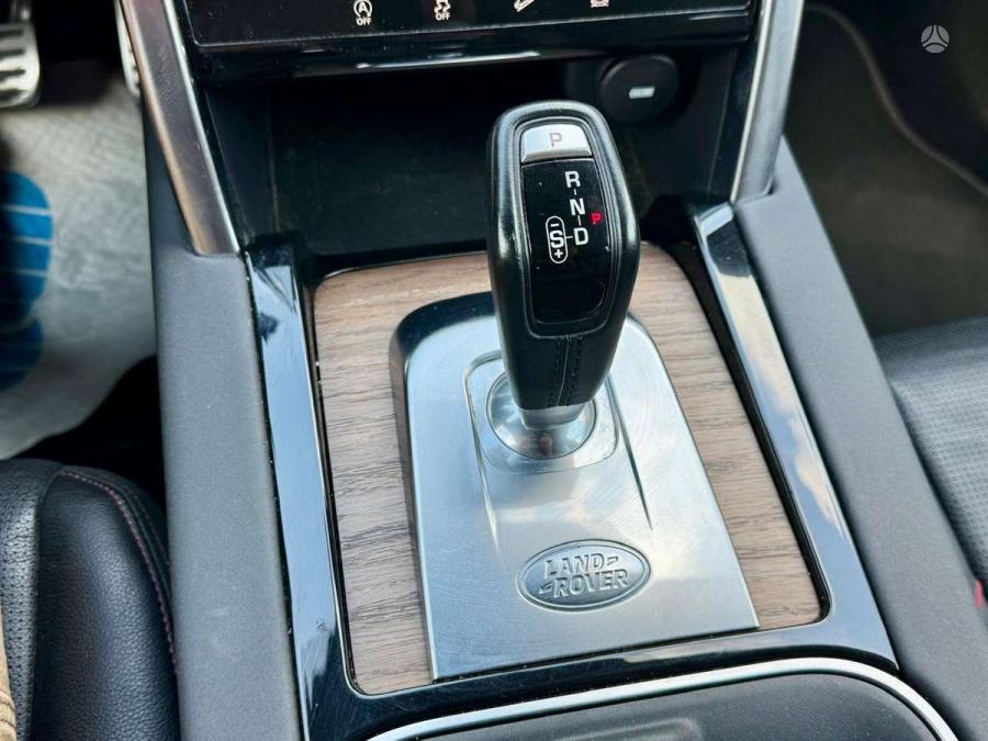 Sarkans Land Rover Discovery Sport 2021 Marijampole, ar dzinēja tilpumu 2.00 L un nobraukumu 130 tūkst. km par 15900 €, foto 37 vietnē AUTOMOTO.COM.LV