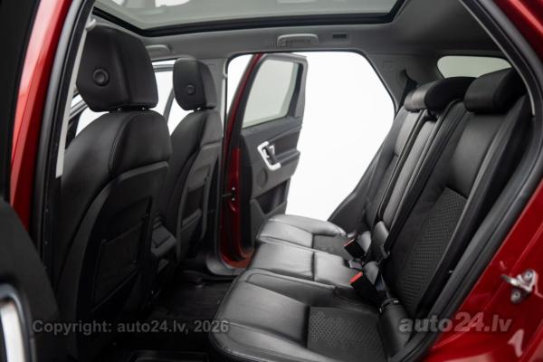 Red Land Rover Discovery Sport 2017 in Tallinn, with an engine capacity of 2.00 L and mileage of 175 thousand km for 13499 €, photo 8 on AUTOMOTO.COM.LV