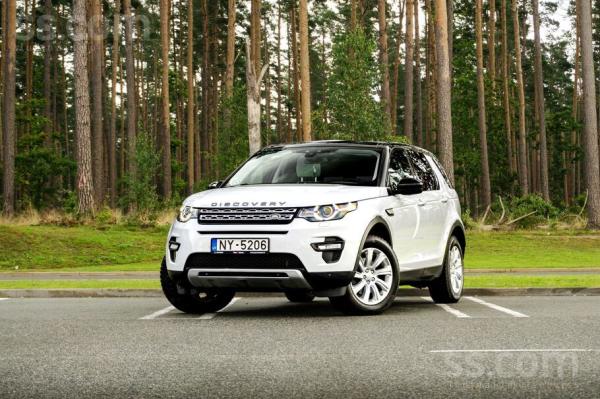 White Land Rover Discovery Sport 2015 in Riga, with an engine capacity of 2.00 L and mileage of 230 thousand km for 11990 €, photo 4 on AUTOMOTO.COM.LV