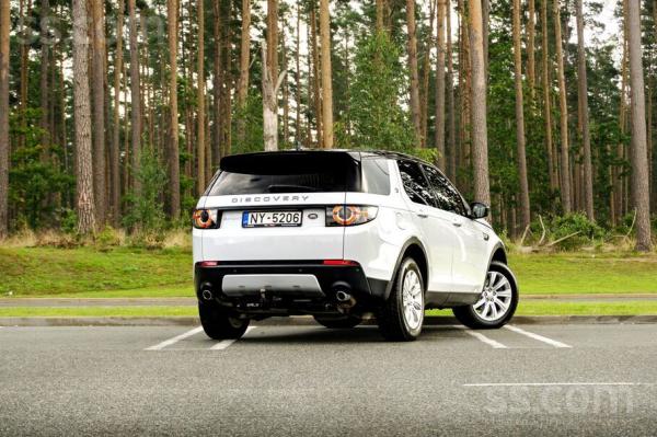 White Land Rover Discovery Sport 2015 in Riga, with an engine capacity of 2.00 L and mileage of 230 thousand km for 11990 €, photo 6 on AUTOMOTO.COM.LV