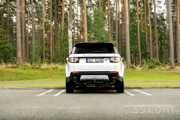 White Land Rover Discovery Sport 2015 in Riga, with an engine capacity of 2.00 L and mileage of 230 thousand km for 11990 €, photo 7 on AUTOMOTO.COM.LV