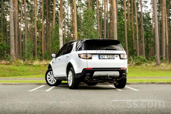 White Land Rover Discovery Sport 2015 in Riga, with an engine capacity of 2.00 L and mileage of 230 thousand km for 11990 €, photo 8 on AUTOMOTO.COM.LV