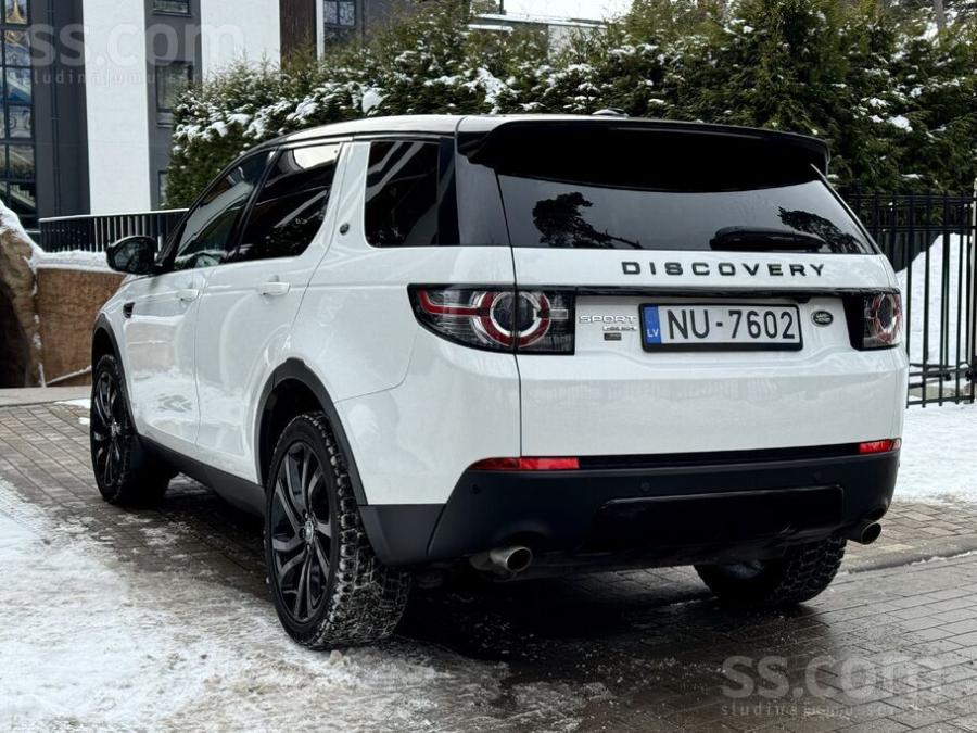 White Land Rover Discovery Sport 2015 in Jelgava, with an engine capacity of 2.20 L and mileage of 204 thousand km for 14800 €, photo 4 on AUTOMOTO.COM.LV