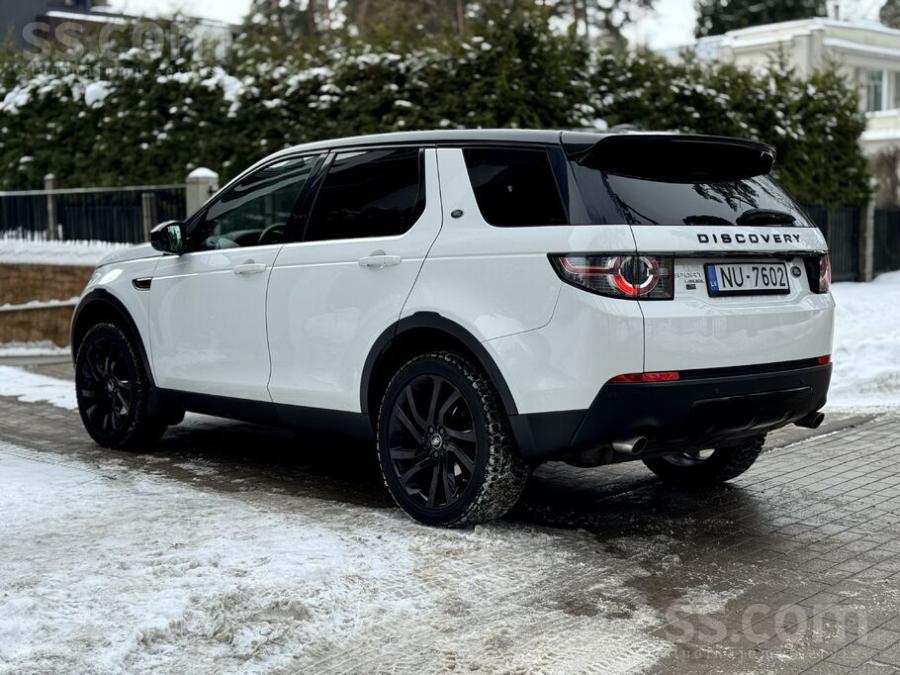 White Land Rover Discovery Sport 2015 in Jelgava, with an engine capacity of 2.20 L and mileage of 204 thousand km for 14800 €, photo 8 on AUTOMOTO.COM.LV