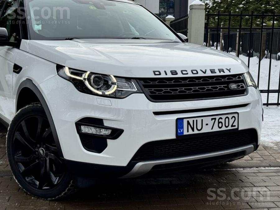 White Land Rover Discovery Sport 2015 in Jelgava, with an engine capacity of 2.20 L and mileage of 204 thousand km for 14800 €, photo 9 on AUTOMOTO.COM.LV