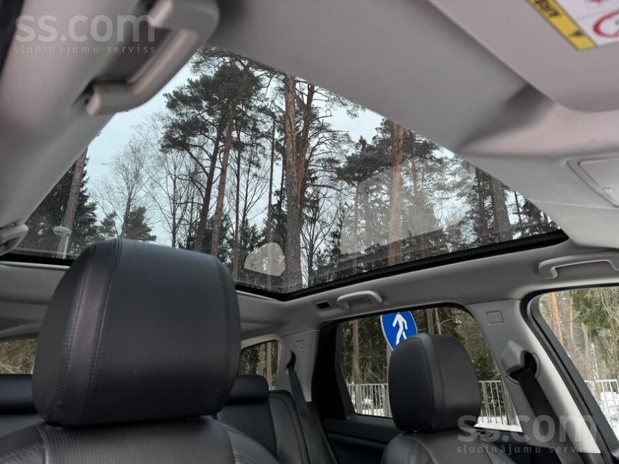 White Land Rover Discovery Sport 2015 in Jelgava, with an engine capacity of 2.20 L and mileage of 204 thousand km for 14800 €, photo 24 on AUTOMOTO.COM.LV