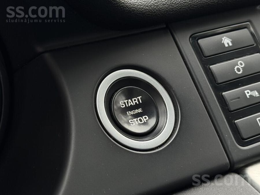 White Land Rover Discovery Sport 2015 in Jelgava, with an engine capacity of 2.20 L and mileage of 204 thousand km for 14800 €, photo 25 on AUTOMOTO.COM.LV