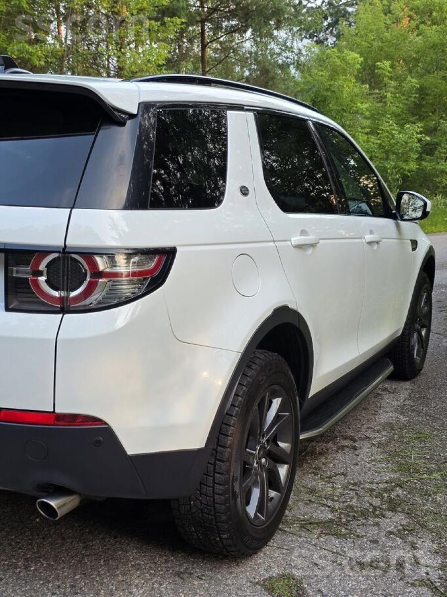 White Land Rover Discovery Sport 2015 in Daugavpils, with an engine capacity of 2.00 L and mileage of 129 thousand km for 16700 €, photo 9 on AUTOMOTO.COM.LV