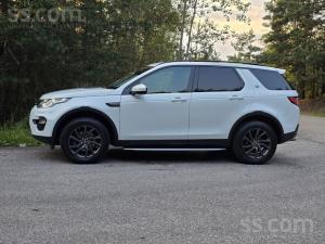 White Land Rover Discovery Sport 2015 in Daugavpils, with an engine capacity of 2.00 L and mileage of 129 thousand km for 16700 €, photo 11 on AUTOMOTO.COM.LV