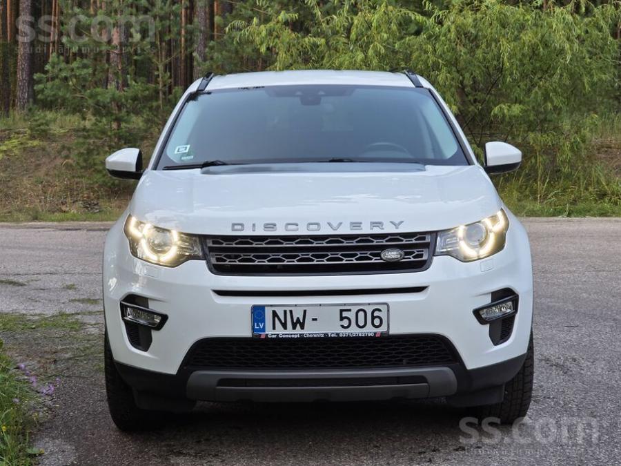 White Land Rover Discovery Sport 2015 in Daugavpils, with an engine capacity of 2.00 L and mileage of 129 thousand km for 16700 €, photo 13 on AUTOMOTO.COM.LV