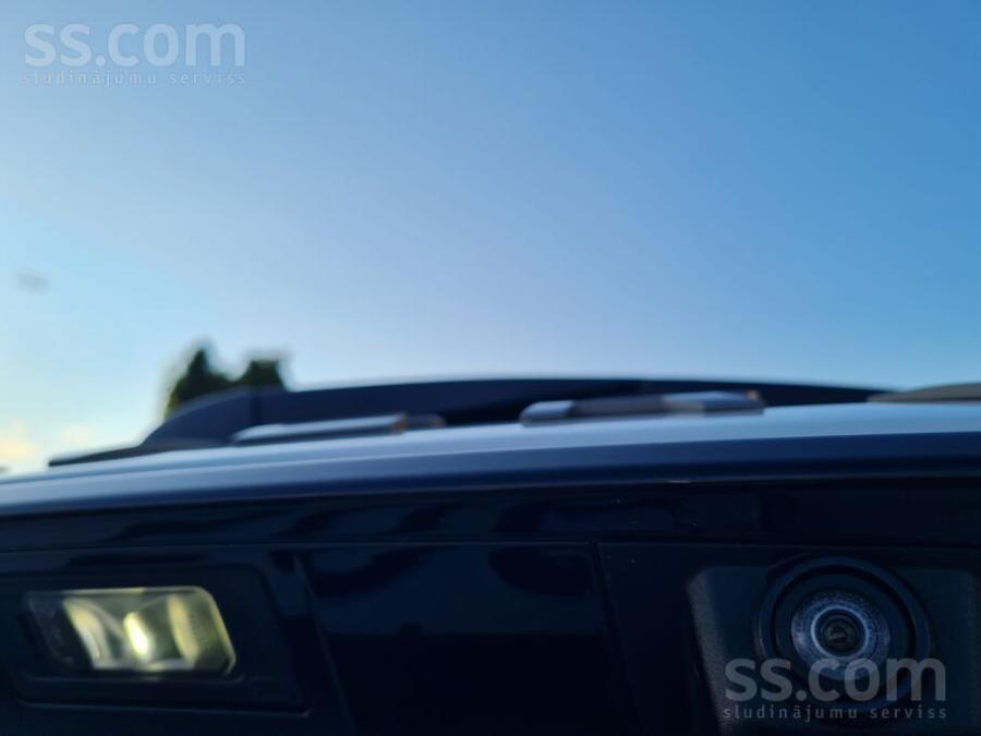 White Land Rover Discovery Sport 2015 in Daugavpils, with an engine capacity of 2.00 L and mileage of 129 thousand km for 16700 €, photo 15 on AUTOMOTO.COM.LV