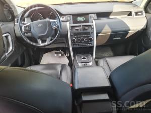 White Land Rover Discovery Sport 2015 in Daugavpils, with an engine capacity of 2.00 L and mileage of 129 thousand km for 16700 €, photo 16 on AUTOMOTO.COM.LV