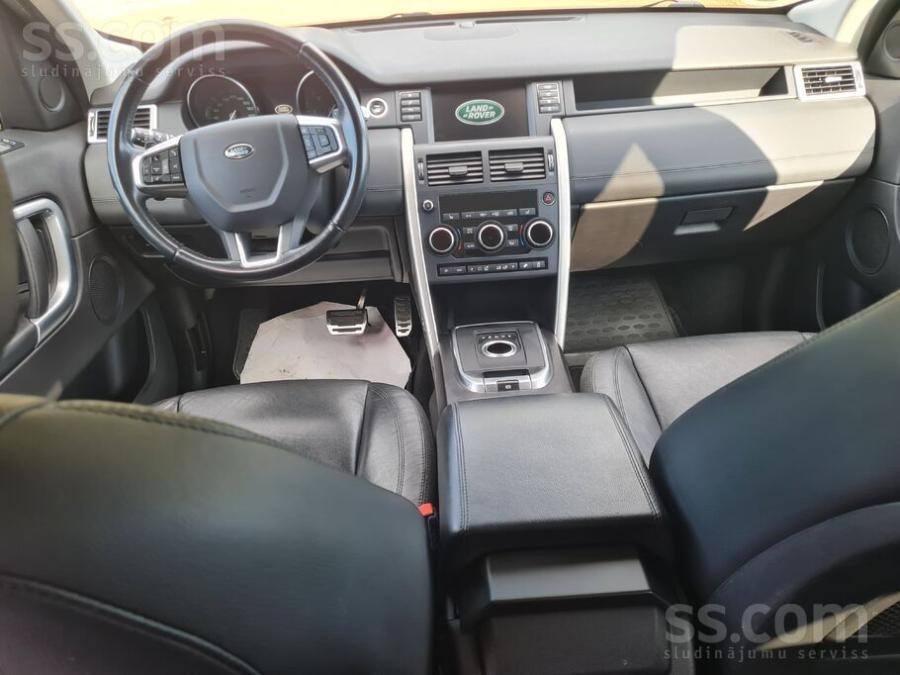 White Land Rover Discovery Sport 2015 in Daugavpils, with an engine capacity of 2.00 L and mileage of 129 thousand km for 16700 €, photo 16 on AUTOMOTO.COM.LV
