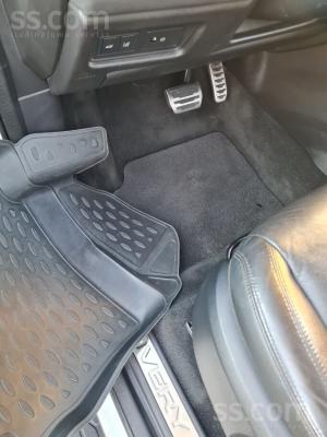 White Land Rover Discovery Sport 2015 in Daugavpils, with an engine capacity of 2.00 L and mileage of 129 thousand km for 16700 €, photo 21 on AUTOMOTO.COM.LV