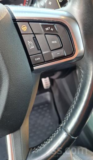 White Land Rover Discovery Sport 2015 in Daugavpils, with an engine capacity of 2.00 L and mileage of 129 thousand km for 16700 €, photo 22 on AUTOMOTO.COM.LV