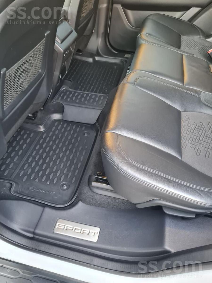 White Land Rover Discovery Sport 2015 in Daugavpils, with an engine capacity of 2.00 L and mileage of 129 thousand km for 16700 €, photo 25 on AUTOMOTO.COM.LV