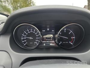 White Land Rover Discovery Sport 2015 in Daugavpils, with an engine capacity of 2.00 L and mileage of 129 thousand km for 16700 €, photo 27 on AUTOMOTO.COM.LV