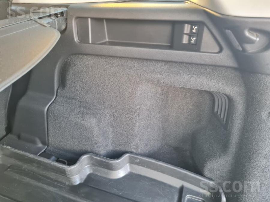 White Land Rover Discovery Sport 2015 in Daugavpils, with an engine capacity of 2.00 L and mileage of 129 thousand km for 16700 €, photo 30 on AUTOMOTO.COM.LV