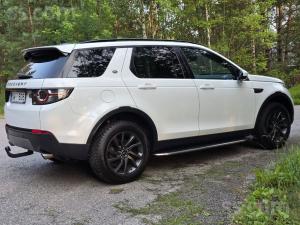 White Land Rover Discovery Sport 2015 in Daugavpils, with an engine capacity of 2.00 L and mileage of 129 thousand km for 16700 €, photo 35 on AUTOMOTO.COM.LV
