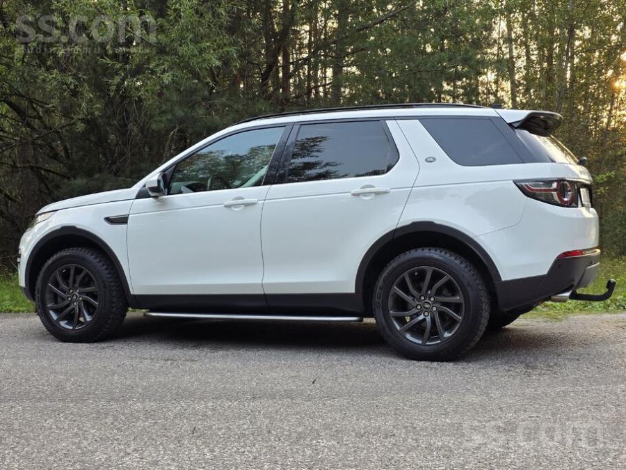 White Land Rover Discovery Sport 2015 in Daugavpils, with an engine capacity of 2.00 L and mileage of 129 thousand km for 16700 €, photo 36 on AUTOMOTO.COM.LV