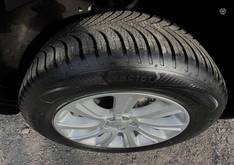 Белый Ленд Ровер Discovery Sport 2015 в Шяуляй, объемом двигателя 2.18 л и пробегом 195 тыс. км за 14450 €, фото 26 на AUTOMOTO.COM.LV
