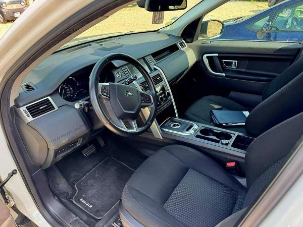 White Land Rover Discovery Sport 2015 in Siauliai, with an engine capacity of 2.18 L and mileage of 200 thousand km for 7200 €, photo 6 on AUTOMOTO.COM.LV