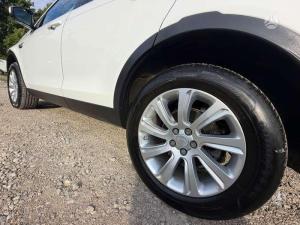 Balts Land Rover Discovery Sport 2015 Šauļi, ar dzinēja tilpumu 2.18 L un nobraukumu 195 tūkst. km par 14450 €, foto 22 vietnē AUTOMOTO.COM.LV