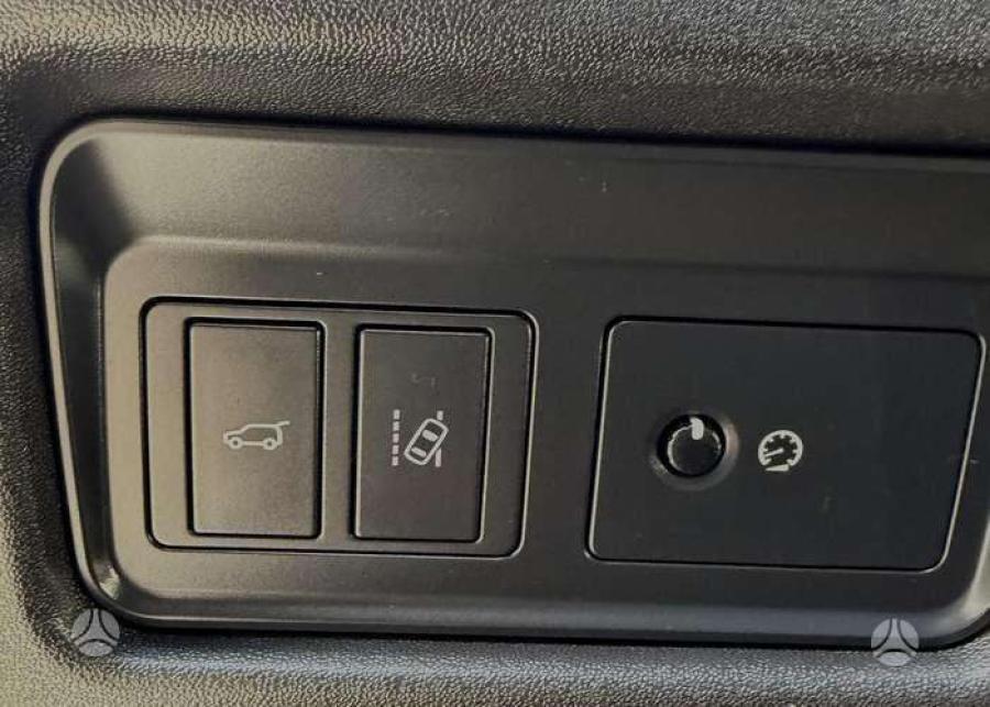 Balts Land Rover Discovery Sport 2015 Šauļi, ar dzinēja tilpumu 2.18 L un nobraukumu 195 tūkst. km par 14450 €, foto 42 vietnē AUTOMOTO.COM.LV