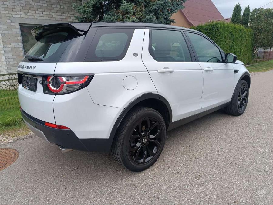 White Land Rover Discovery Sport 2015 in Kaunas, with an engine capacity of 2.18 L and mileage of 288 thousand km for 11300 €, photo 9 on AUTOMOTO.COM.LV