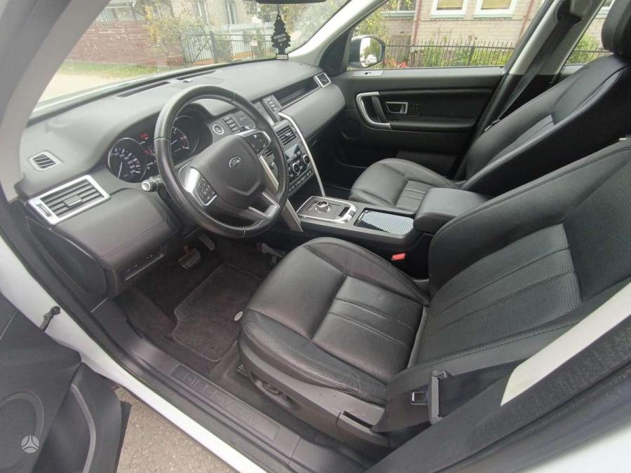 White Land Rover Discovery Sport 2015 in Kaunas, with an engine capacity of 2.18 L and mileage of 288 thousand km for 11300 €, photo 11 on AUTOMOTO.COM.LV