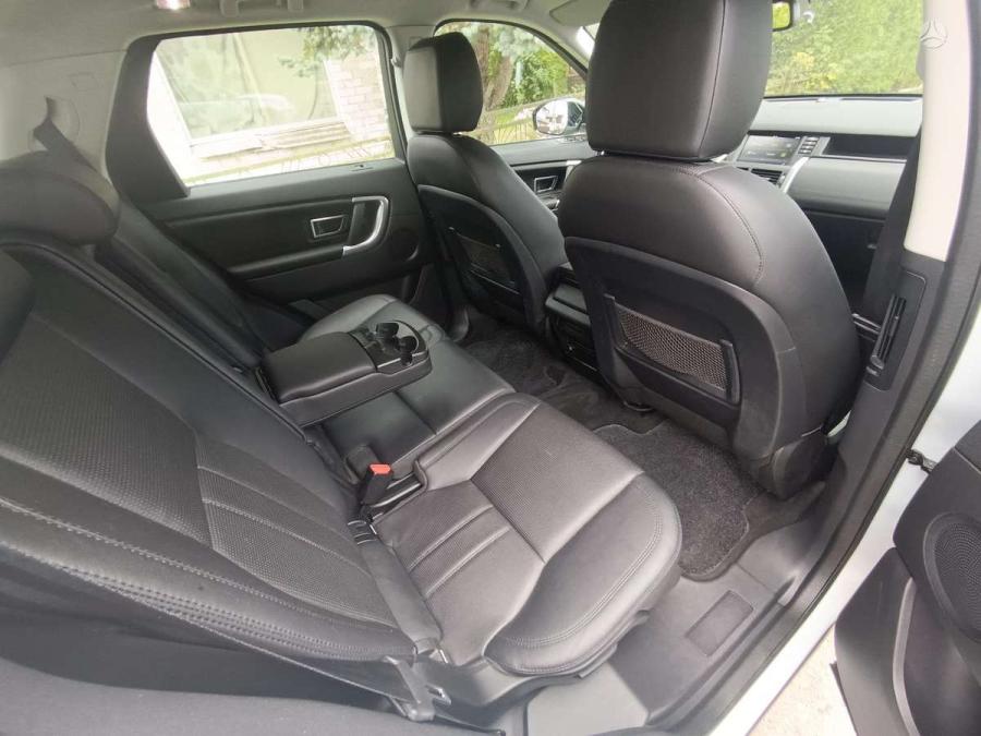 White Land Rover Discovery Sport 2015 in Kaunas, with an engine capacity of 2.18 L and mileage of 288 thousand km for 11300 €, photo 15 on AUTOMOTO.COM.LV