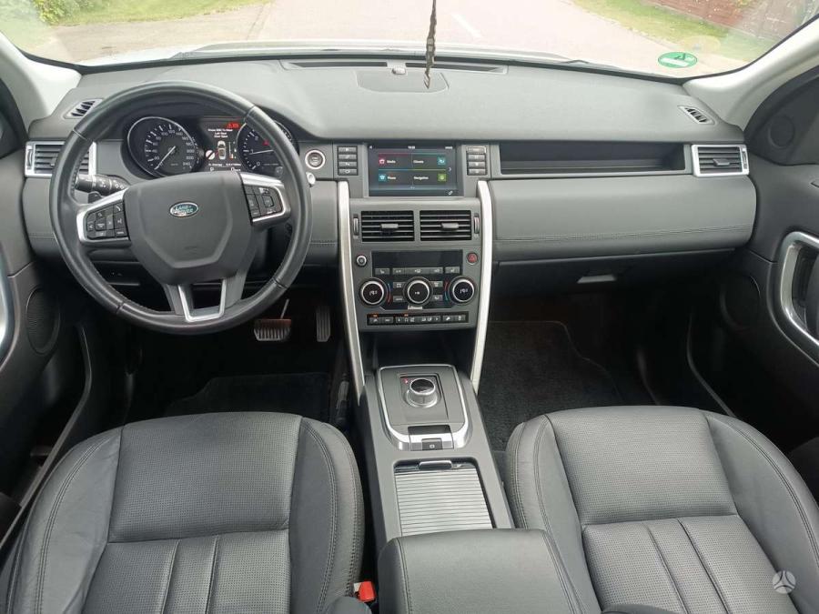 White Land Rover Discovery Sport 2015 in Kaunas, with an engine capacity of 2.18 L and mileage of 288 thousand km for 11300 €, photo 16 on AUTOMOTO.COM.LV