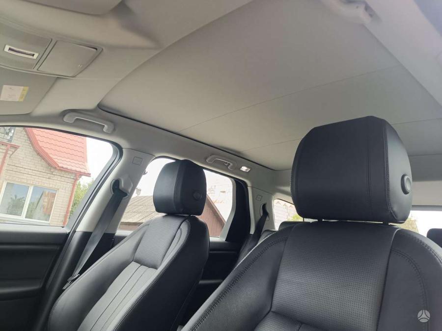 White Land Rover Discovery Sport 2015 in Kaunas, with an engine capacity of 2.18 L and mileage of 288 thousand km for 11300 €, photo 18 on AUTOMOTO.COM.LV