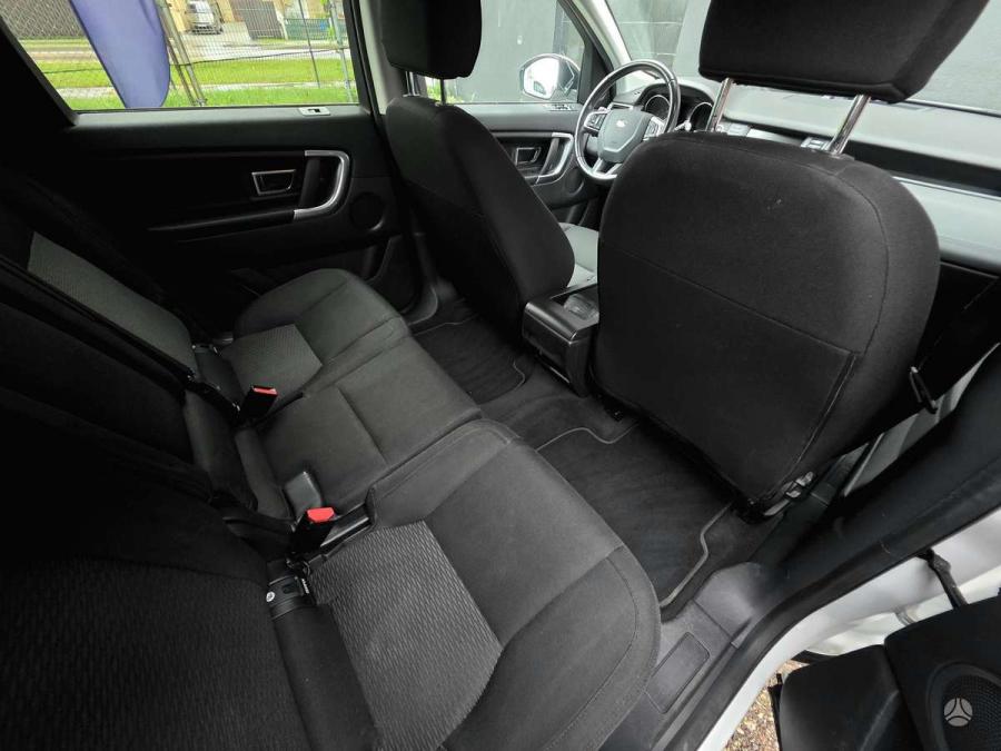 Balts Land Rover Discovery Sport 2015 Šauļi, ar dzinēja tilpumu 2.18 L un nobraukumu 216 tūkst. km par 7600 €, foto 19 vietnē AUTOMOTO.COM.LV