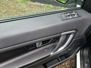 Balts Land Rover Discovery Sport 2015 Šauļi, ar dzinēja tilpumu 2.18 L un nobraukumu 216 tūkst. km par 7600 €, foto 23 vietnē AUTOMOTO.COM.LV