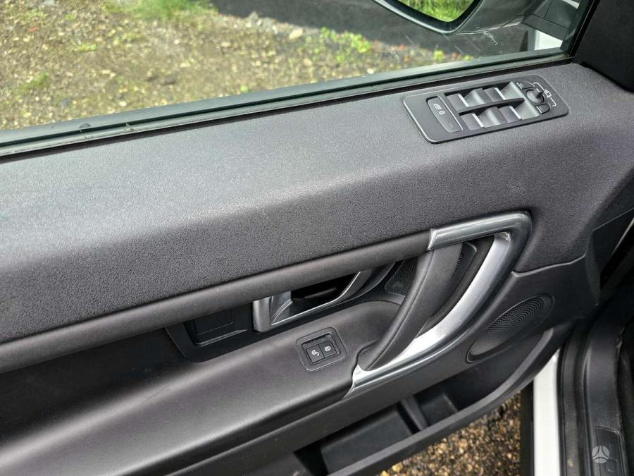 Balts Land Rover Discovery Sport 2015 Šauļi, ar dzinēja tilpumu 2.18 L un nobraukumu 216 tūkst. km par 7600 €, foto 23 vietnē AUTOMOTO.COM.LV