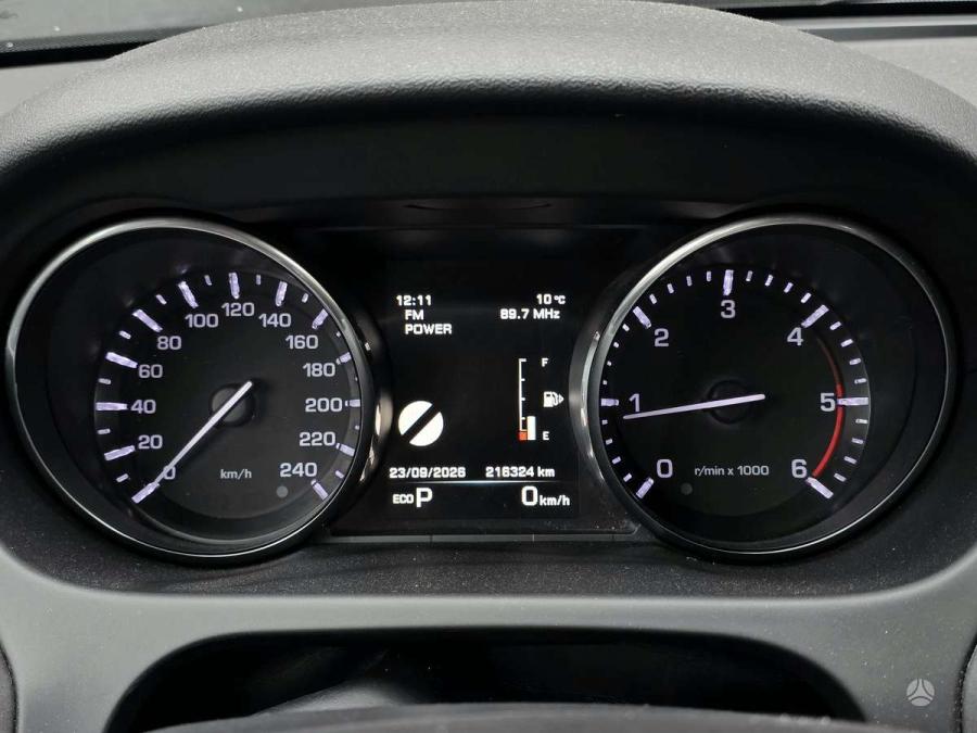 Balts Land Rover Discovery Sport 2015 Šauļi, ar dzinēja tilpumu 2.18 L un nobraukumu 216 tūkst. km par 7600 €, foto 26 vietnē AUTOMOTO.COM.LV